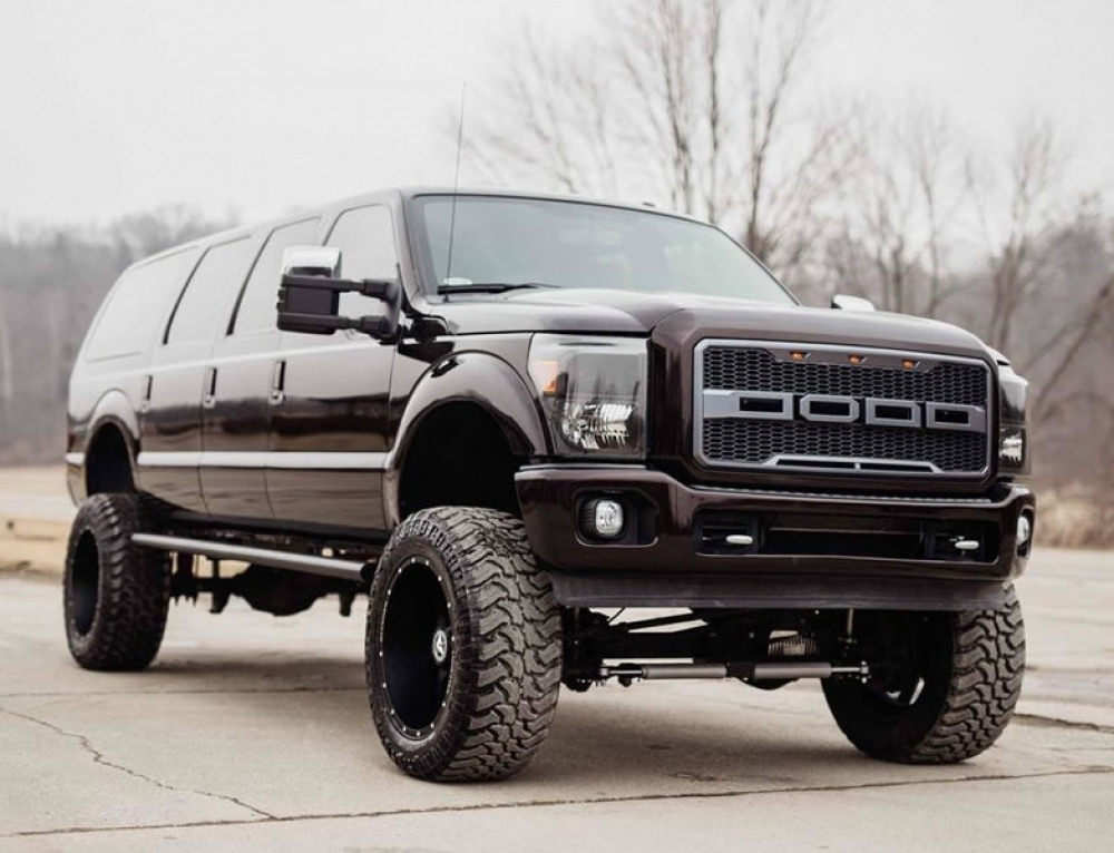 Brians 2005 Excursion, 20" Chrome Outlaws - Lonestar Wheels